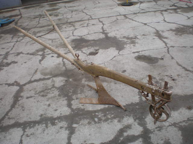 FERT DEMOLITION PIECES AGRICOLE - Valréas Ancienne charrue à cheval